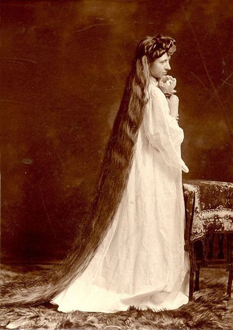 20 Stunning Vintage Photos Show What Victorian Female Fashion Looked Like Victorian Hairstyles