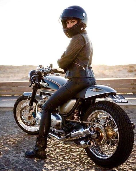 Pin By Michael Moran On Motorcycle Chicks On Bikes Cafe Racer Girl