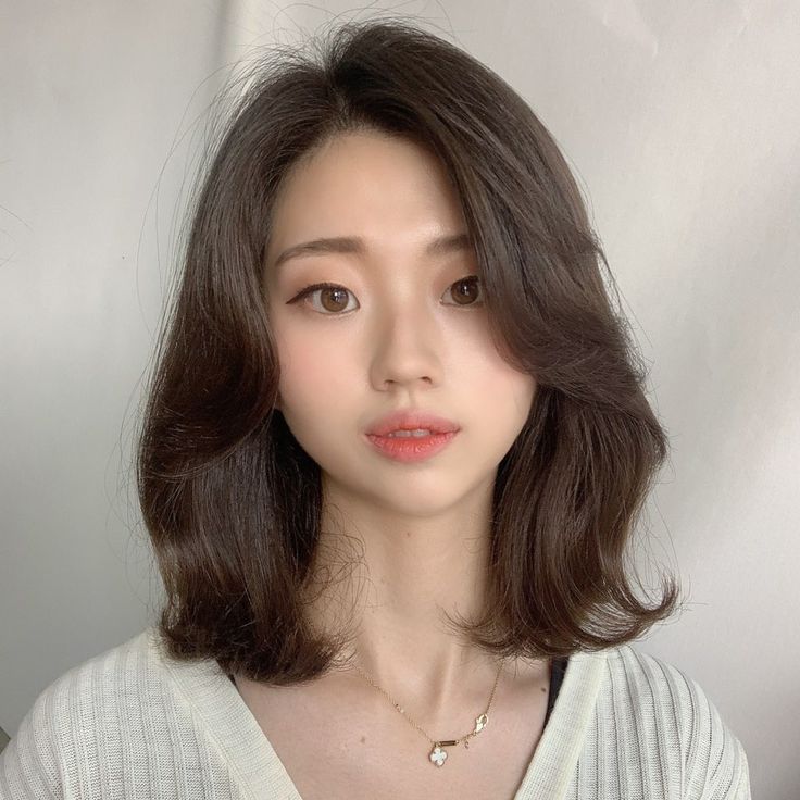 준오헤어권동미부원장의 빌드펌 헤어스타일 중단발 웨이브 미디움 레이어드컷