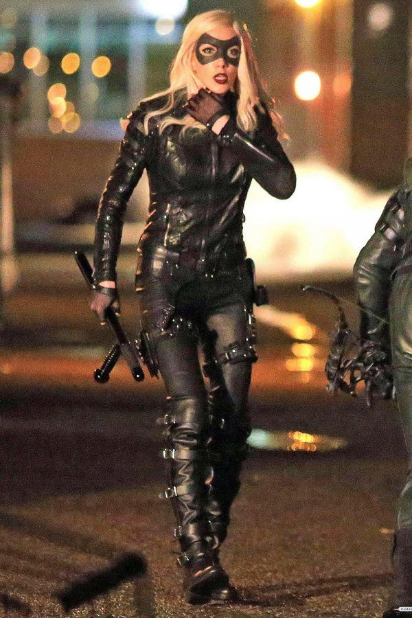 Katie Cassidy On The Set Of Arrow Katie Cassidy Cassidy Black