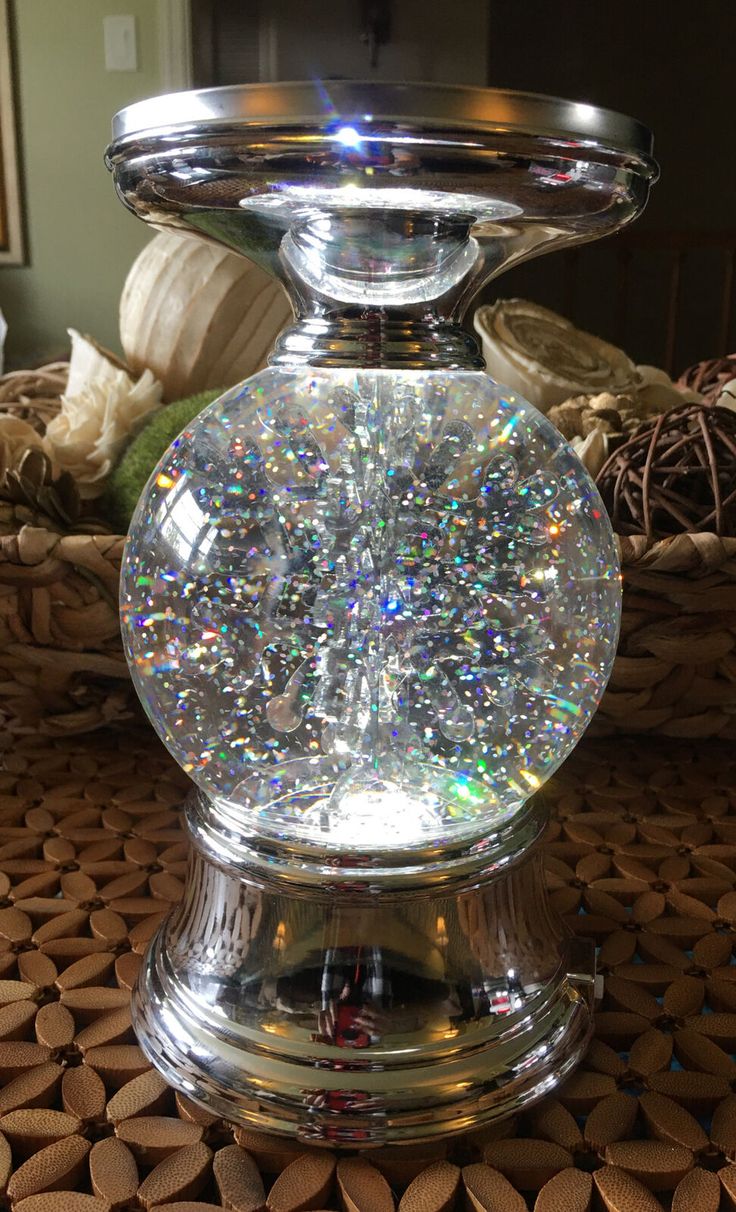 Bath And Body Works 3 Wick Water Globe Snowflake Pedestal 3 Wick Candle