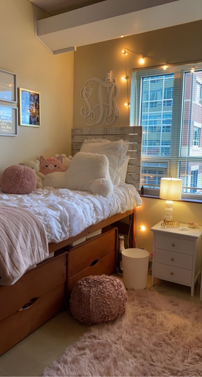 There Is A Bed With White Sheets And Pillows On Top Of It In The Room