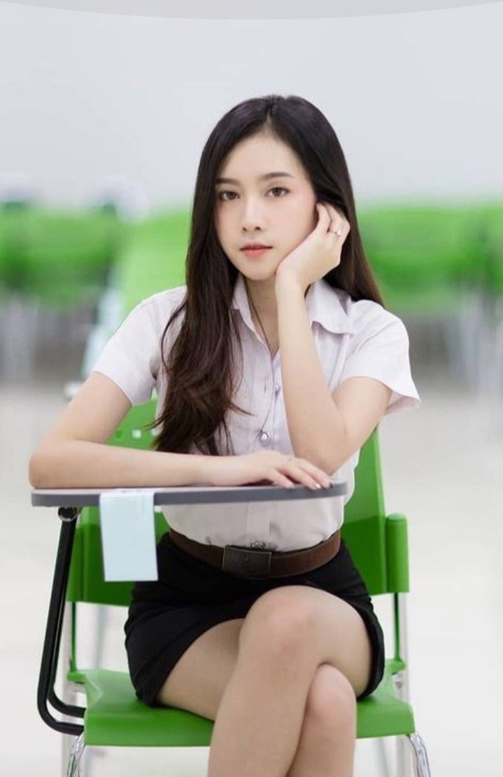 Pin Oleh Passa Pinpassa Di Black And White Uni Gadis Gadis Cantik Gadis Cantik Wanita