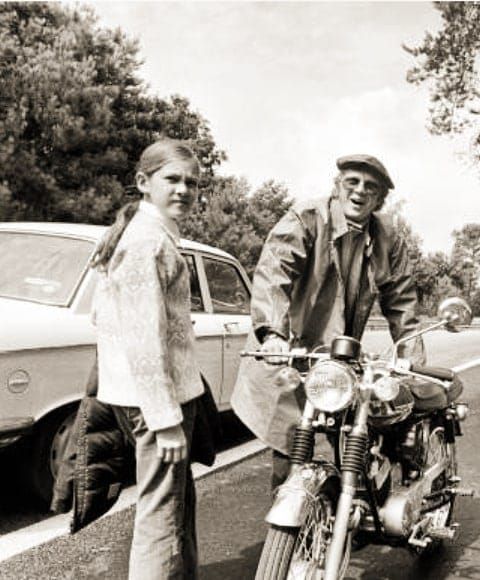Steve Mcqueen With His Daughter Terry 1971 In Le Mans France