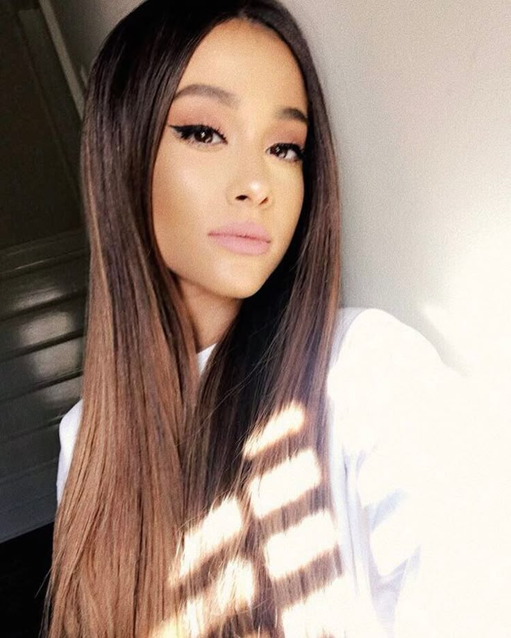 Pin De Vale En Ariana Grande Cabello Ariana Grande Ariana Grande Maquillaje Y Peinados Lisos