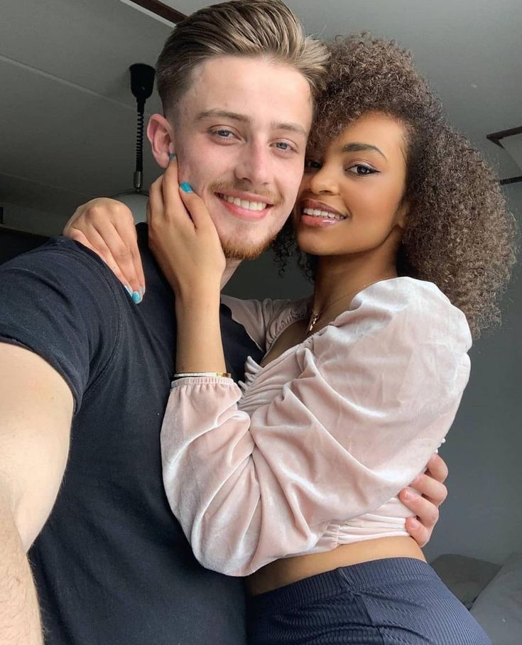 Pin De Sara Fesseha Em Love Beauty Fotos De Casal Deitados Moda Casal Casais íntimos