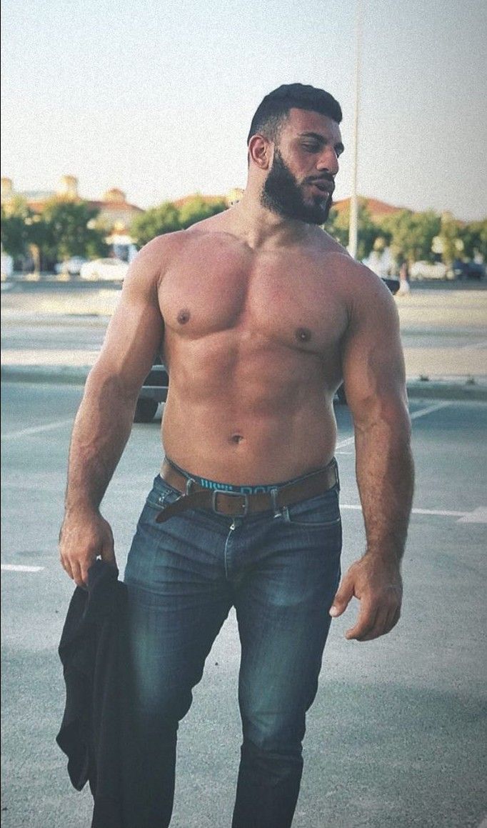 Pin On Machos MÚsculosos En Jeans 2