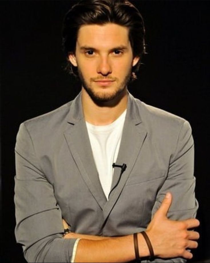 Pin De Brenda Dotter En Ben Barnes Estilo De Ropa Hombre Estilos De Ropa Hombres