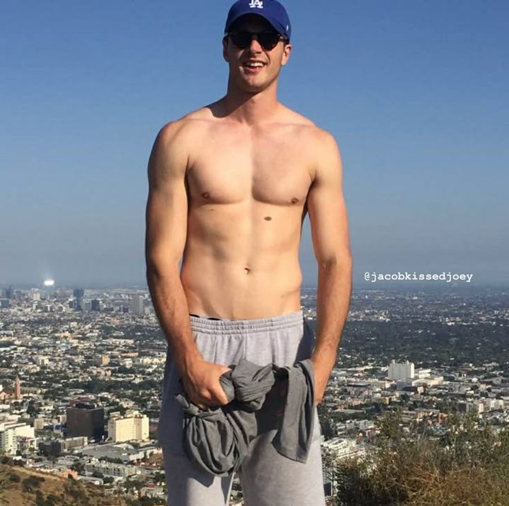 Pin By Lilou Unicorn On Jacob Elordi Kissing Booth Hot Actors Shirtless