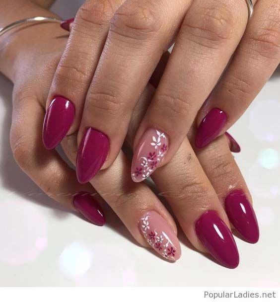 Purpurrote Gelnägel Mit Blumen Nägel Design Rot Fingernagel Design