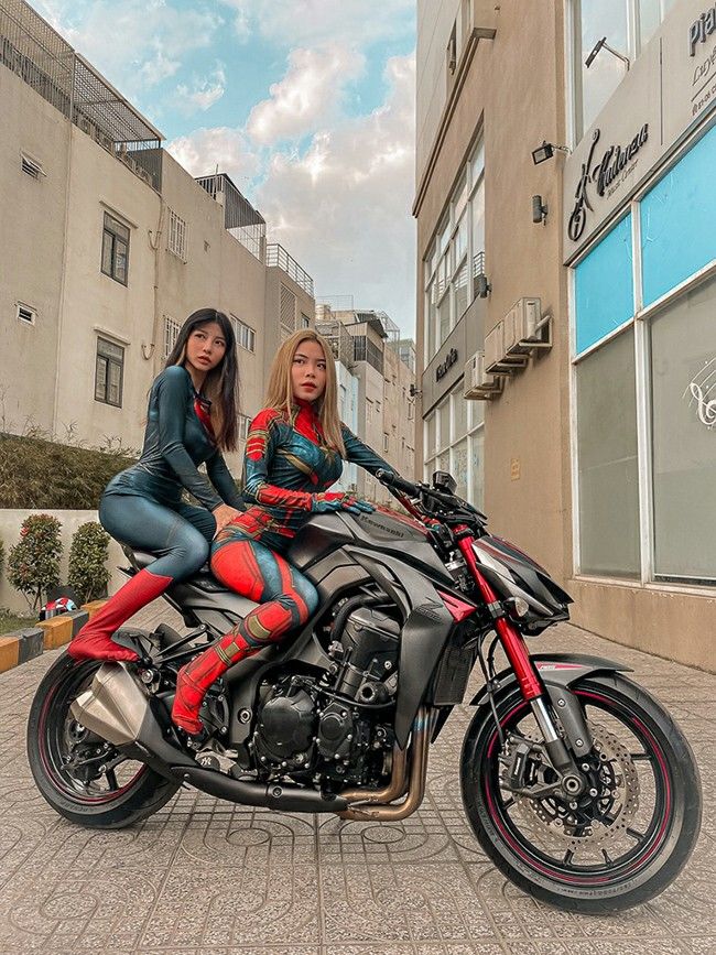 Pin On Быстрое сохранение Girl Riding Motorcycle Motorcycle Babes Biker Girl