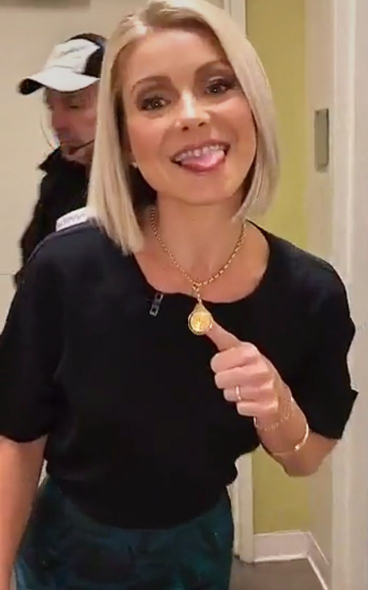 1110 Best Kelly Ripa Images On Pinterest Hair And Makeup Hair Makeup And Kelly Ripa