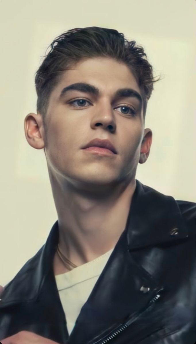 Kelly M ๐ Hero Beauregard Faulkner Fiennes Tiffin On Twitter Hero Hot Hero Hero Daddy