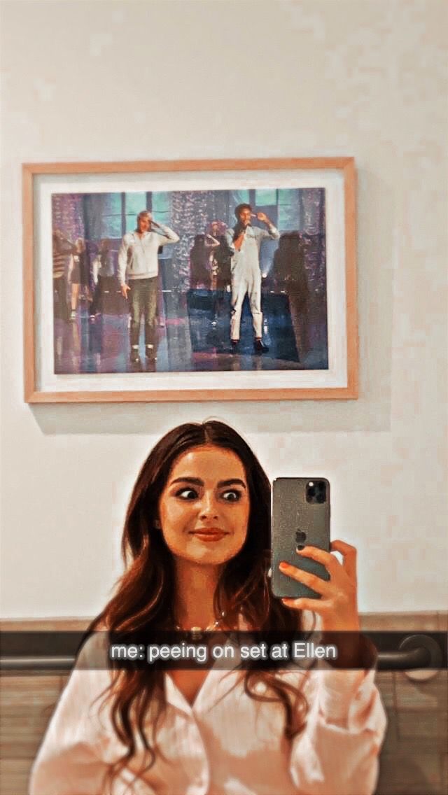 Addison Rae🌿🐮 Mirror Selfie Addison Addis