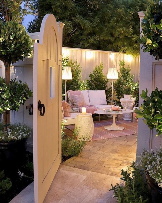 Lighten Up Your Outdoor Space With This Fence Lighting Decortrendy