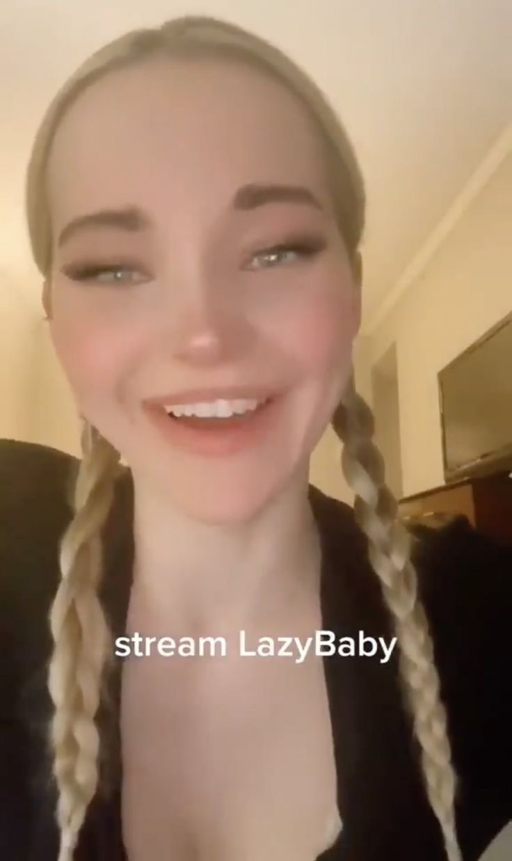 Pin By Orita On Many Dove Cameron Pics Part 2 Dove Cameron Pearl Necklace Cameron