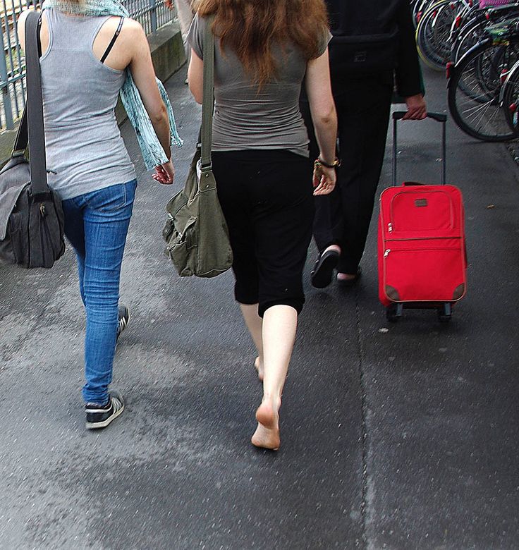 1547 Best Barefoot In The City Images On Pinterest Barefoot Girls