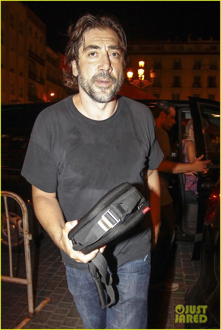 Pregnant Penelope Cruz & Javier Bardem Dine Out with Family! | Penelope ... Pregnant Penelope Cruz & Javier Bardem Dine Out with Family! | Penelope ...