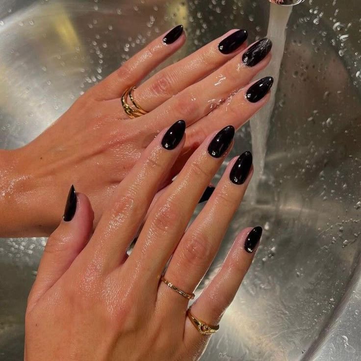 Experts Agree—these Are The 4 Chicest Nail Colours To Ask For This