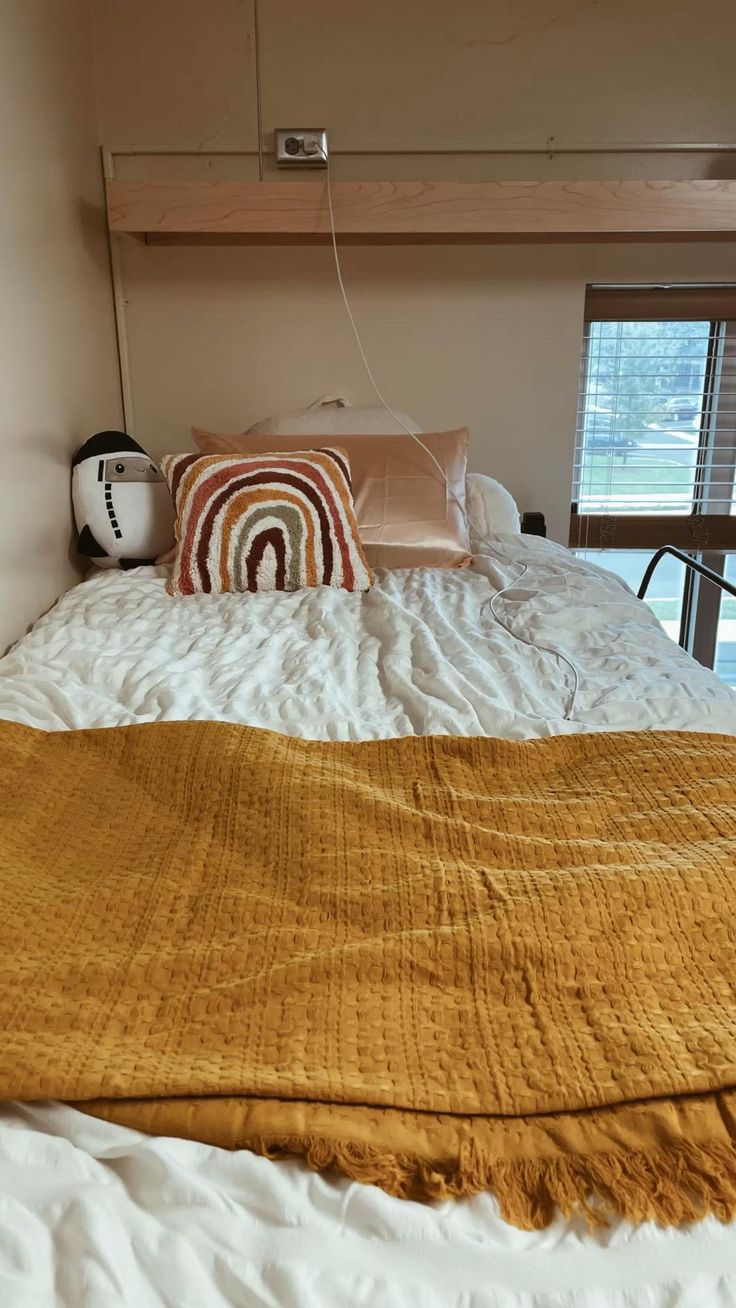 Dorm Room Aesthetic • Dorm Room Essentials • Dorm Room Layout • Girls