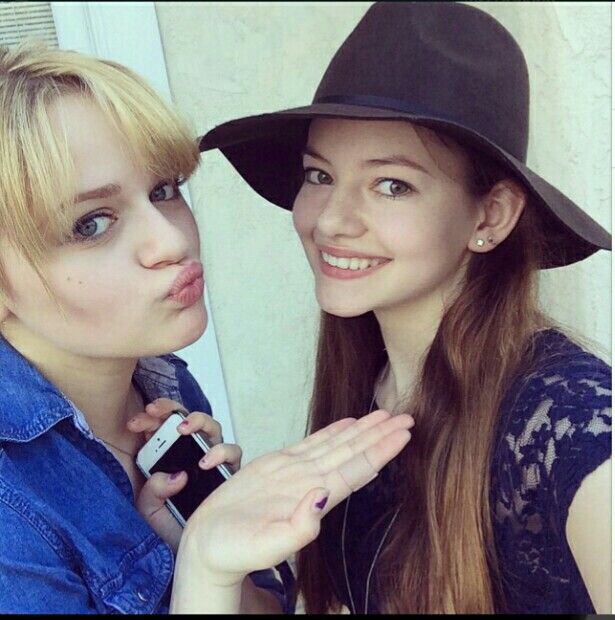 Mackenzie Foy Et Joey King
