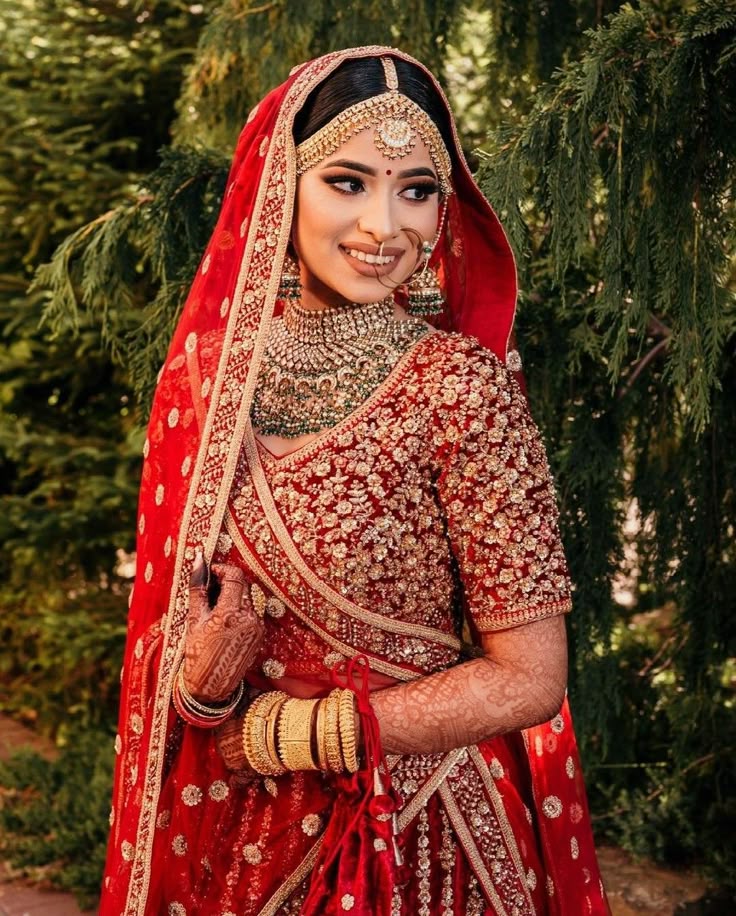 Bengali Bride 🇧🇩 Bengali Clothes Bengali Wedding Bengali Culture Bangladeshi Sabyasachi Bride