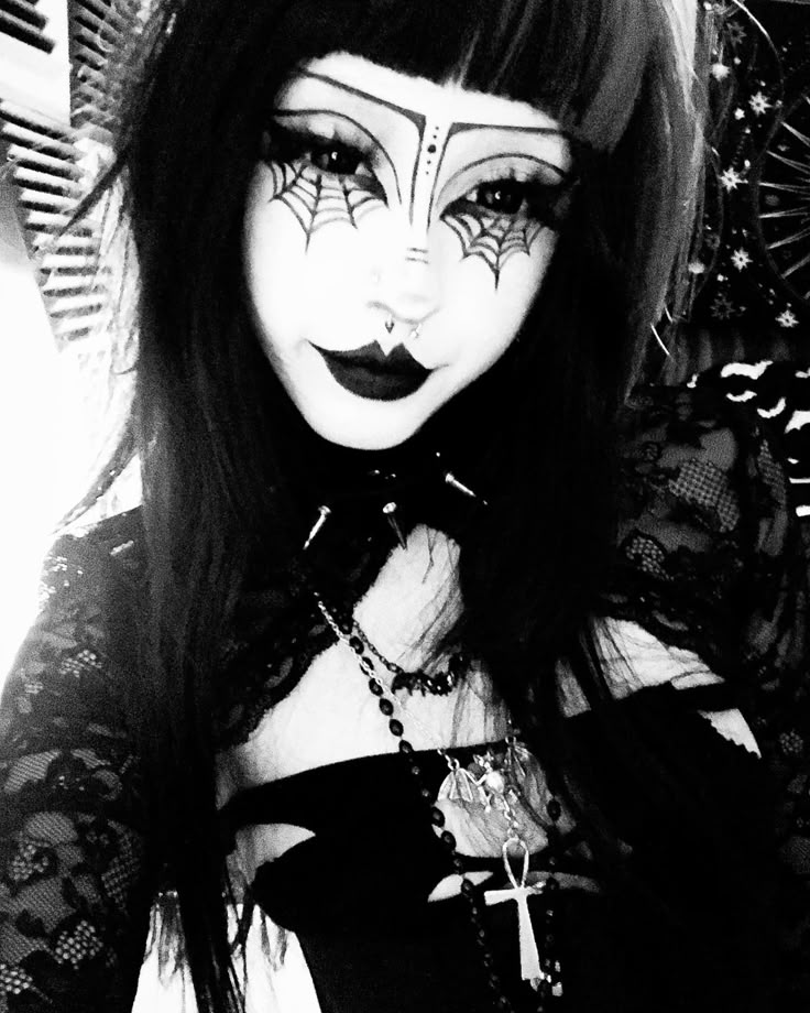 Trad Goth Makeup Cybrslum On Ig Gothic Makeup Goth Makeup Goth Fashion