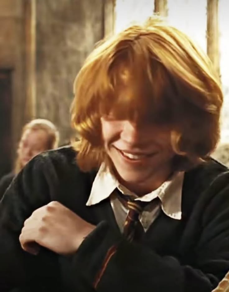 Pin By Andrea On Rupert Grint Ron Weasley Hot Ronald Weasley Harry Potter Ron