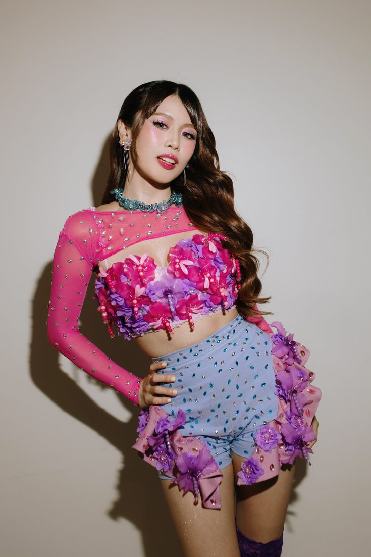 Bini Maloi Icon 🎀 Pretty Brunette Aesthetic Outfits Cute Friend Photos