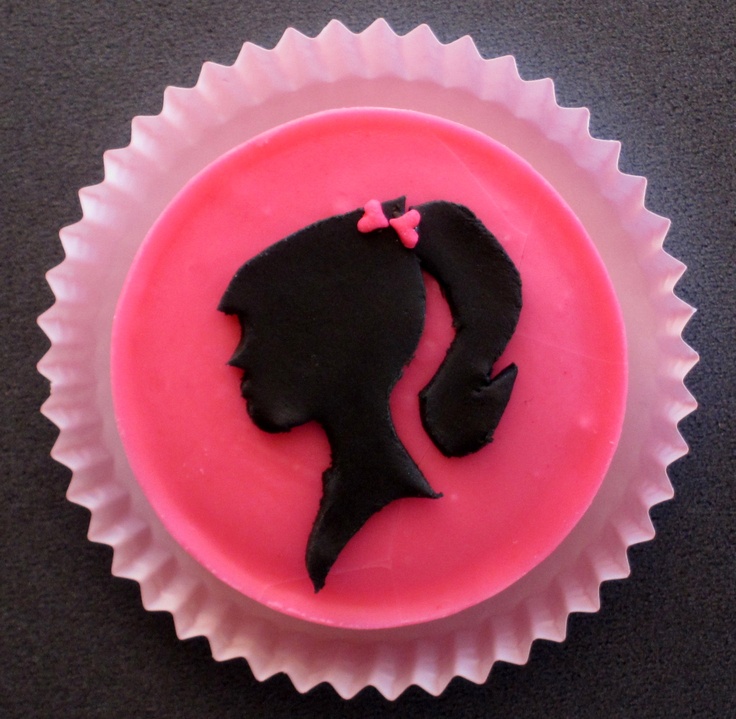 Barbie Chocolate Covered Oreo Chocolate Covered Oreos Decorated Oreos Party Cakes