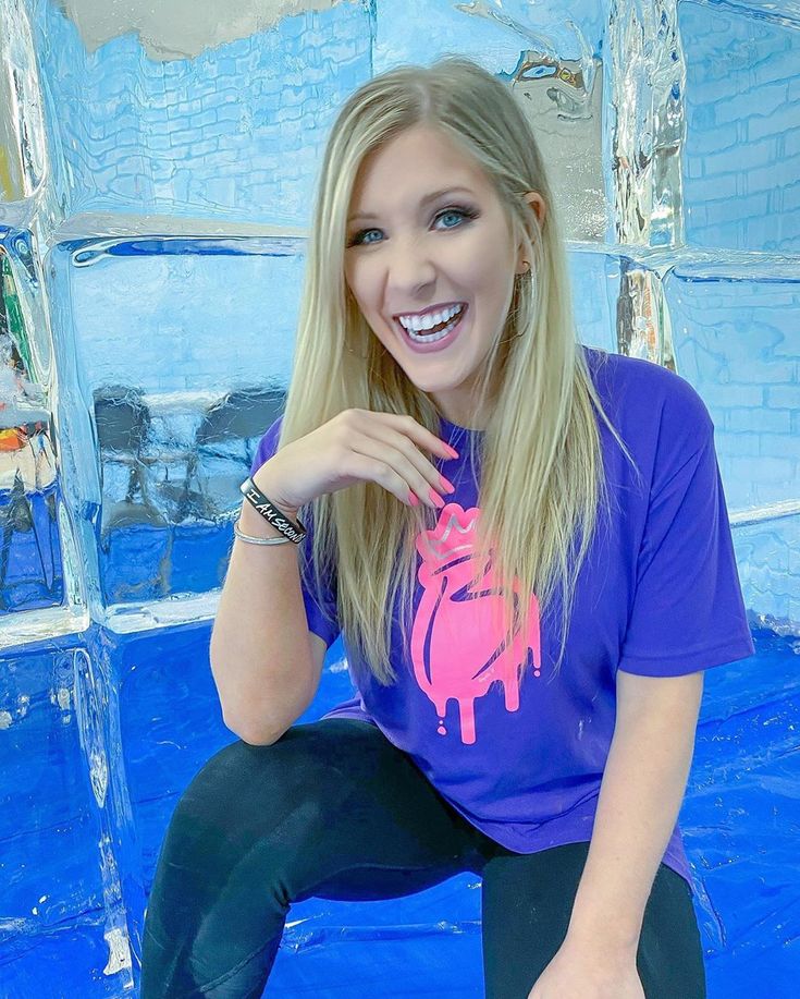 Brianna ~ Youtuber On Instagram What Do I Do When My Ice House Falls Apartโ
