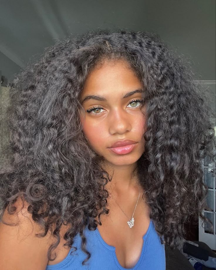 Pin By Shugotia On Anime Fantastique Dark Skin Light Hair Light Skin Girls Light Hair