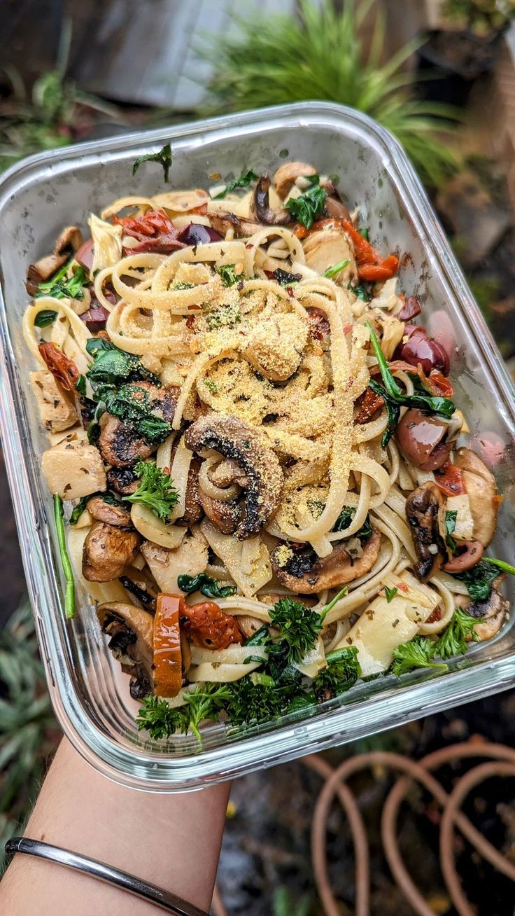Quick Vegan Linguine With Mushrooms Olives And Sundried Tomatoes