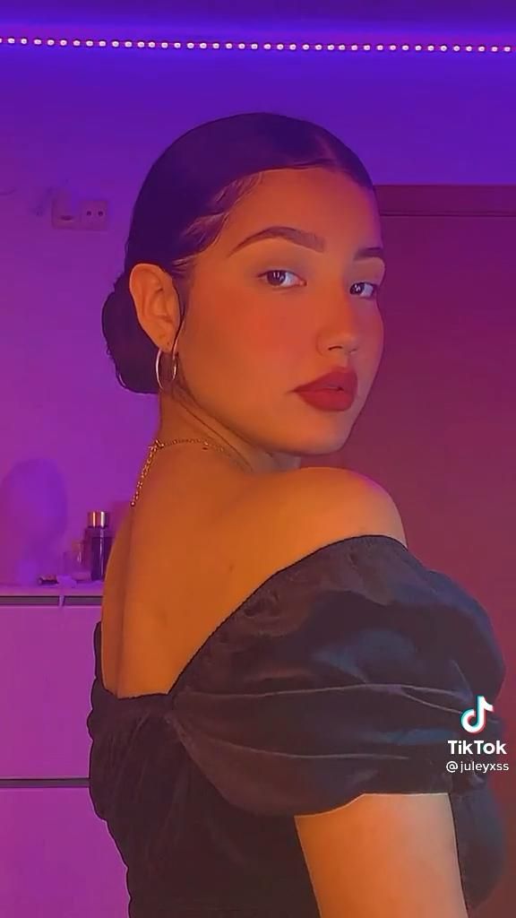 Pin By Damycoutinho On Maquiagem Video Hairdos For Curly Hair Natural Hair Bun Styles Easy