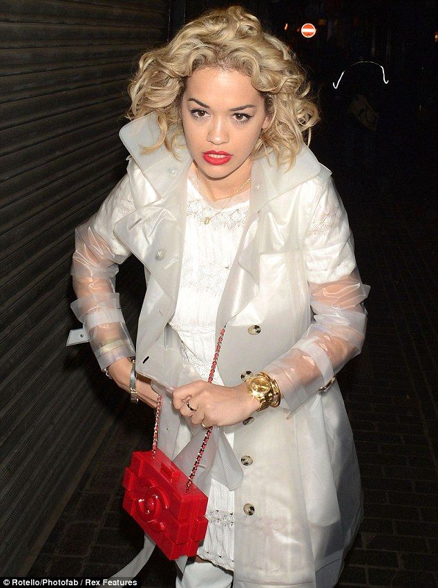 Its The Primrose Over The Hill Mob Kate Moss Embraces The 80s For