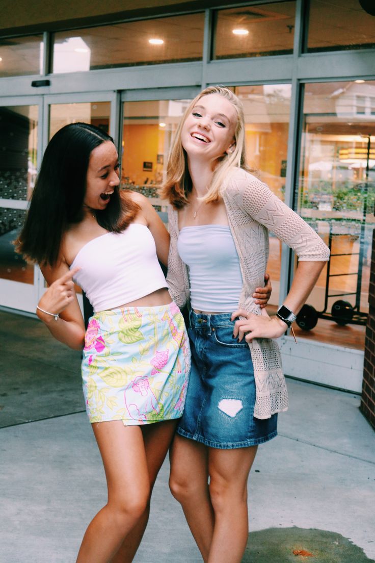 Friend Photo Shoot Pinig Sarenaseeger Hot Outfits Friend Photoshoot Best Friend Photos