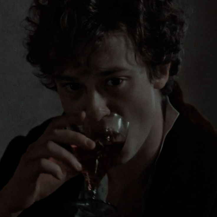 Joseph Quinn In Dickensian Beautiful Joe Stranger Things Characters Joseph