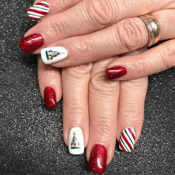 40 Beautiful Christmas Nail Designs On Short Nails Social Beauty Club