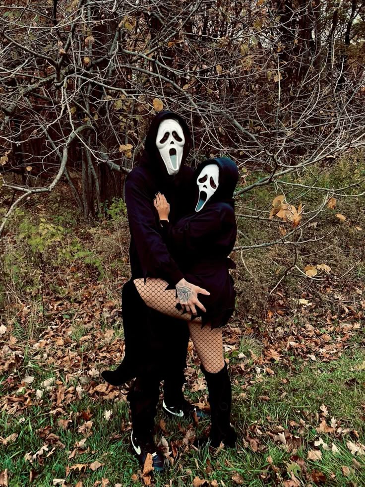 Pin By Joceeavilaa On Joceeavilaa Scary Couples Halloween Costumes Cute Couple Halloween