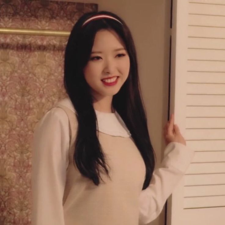 Pin By Belita On Loona South Korean Girls Korean Girl Korean Girl