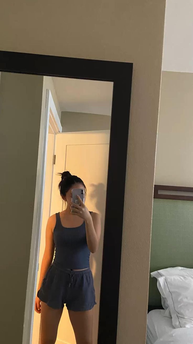 Aesthetic Mirror Selfie Hotel Room Oahu Hawaii Soft Girl Style Beach Girl Vibes Asian Girl