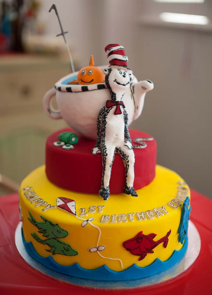 Dr Seuss Cake For My Sons 1st Birthday Dr Seuss Cake Eat Cake Seuss Party