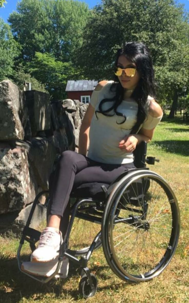 Pin By Chgh On Nike Wheelchair Fashion Wheelchair Women Disabled Women