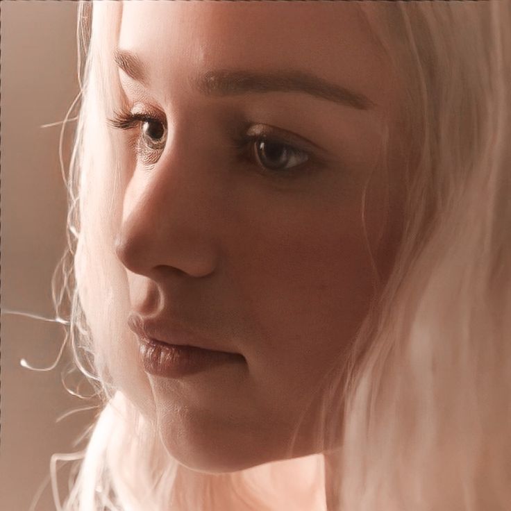 Daenerys Daenerystargaryen Emiliaclarke Gameofthrones In 2022 Daenerys Targaryen