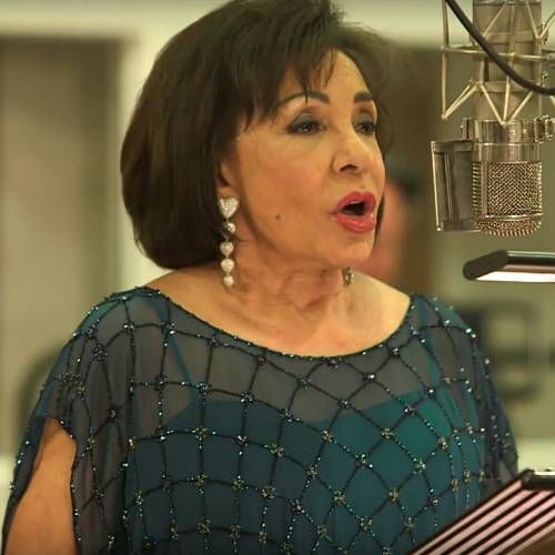Pin On Dame Shirley Bassey