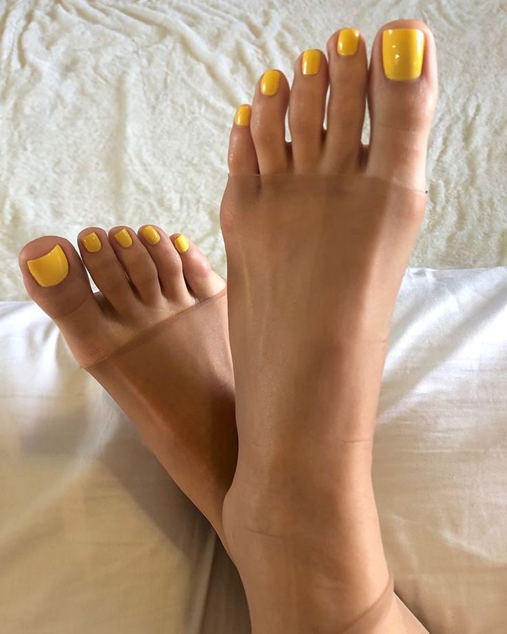 Peek A Boo ๐๐ฃ With Images Cute Toe Nails Beautiful Toes Cute Toes