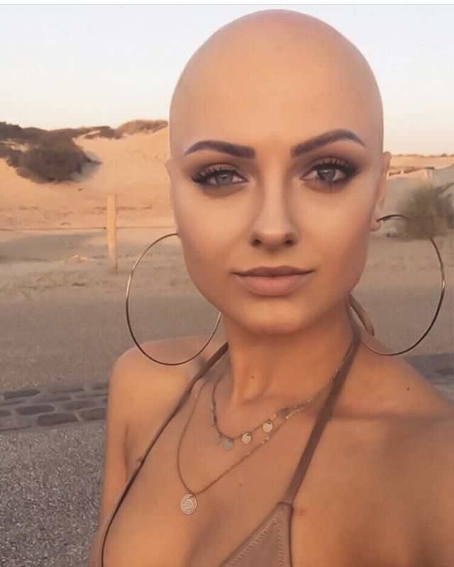 Pin By David Connelly On Bald Women 09 Shaved Hair Women Bald Women
