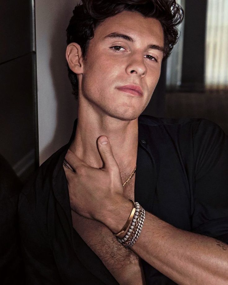 Pin By Adriana Beltran On Shawncito♡ Shawn Mendes Eyes Hot Shawn Mendes Shawn Mendes Shirtless