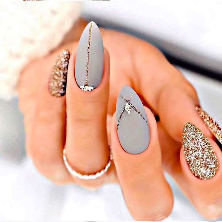 24pcs Almond False Nails With Rhinestone Long Stiletto Fake Nails Gold