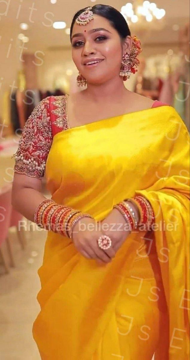 Pin By Qamar On Women In Saree Most Beautiful Indian Actress Beautiful Thai Women Most
